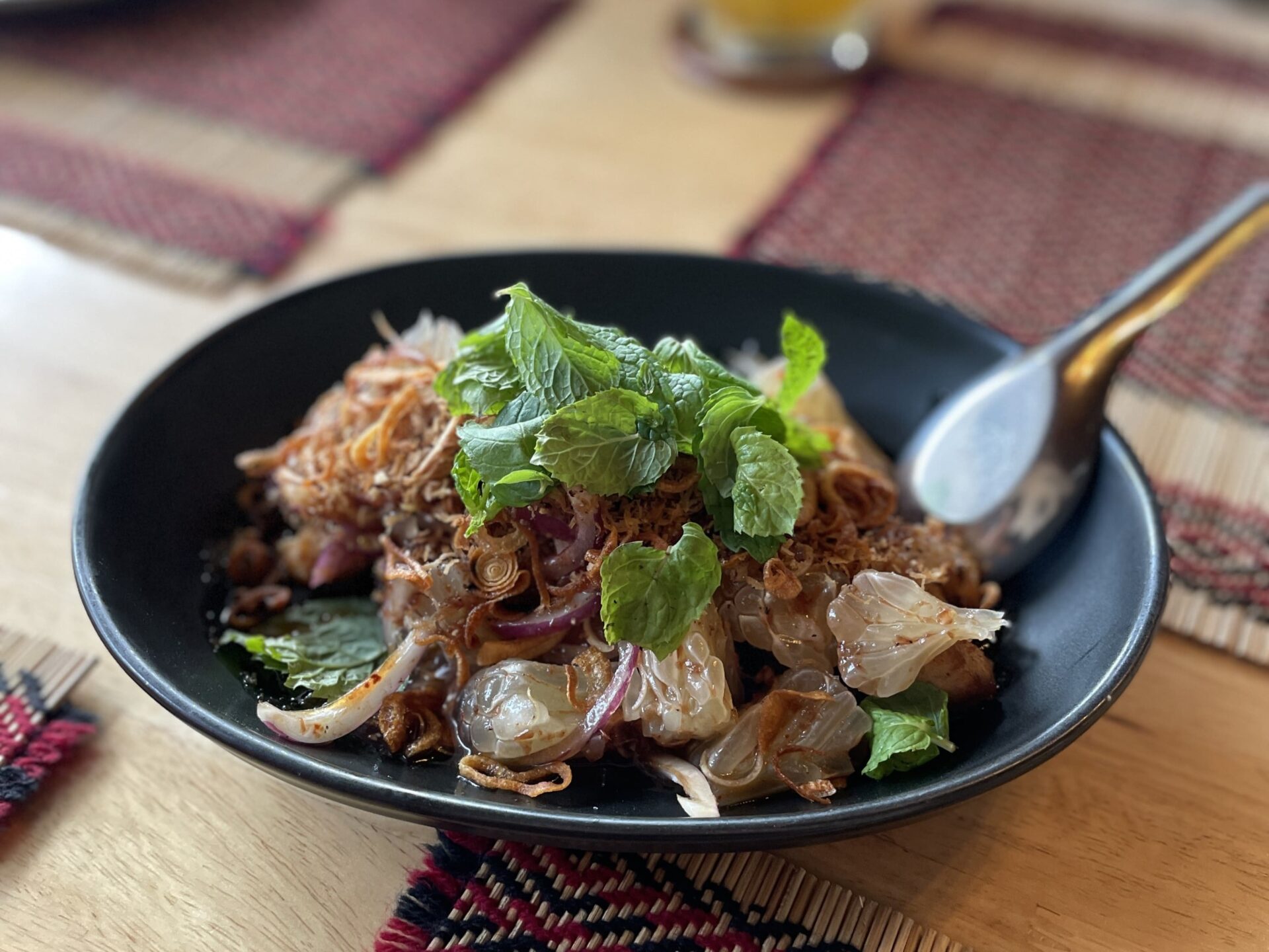 チェンマイNo.1シーフードレストラン「Maadae Slow Fish」